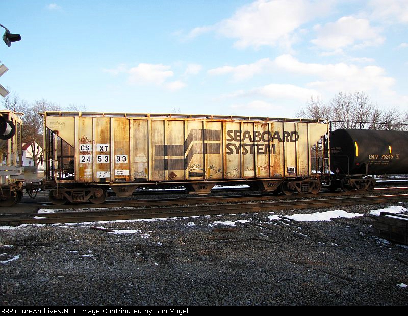 Seaboard System covered hopper